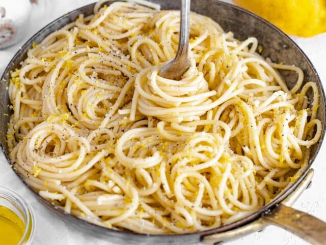 Spaghetti Aglio e Olio - The Plant Based School