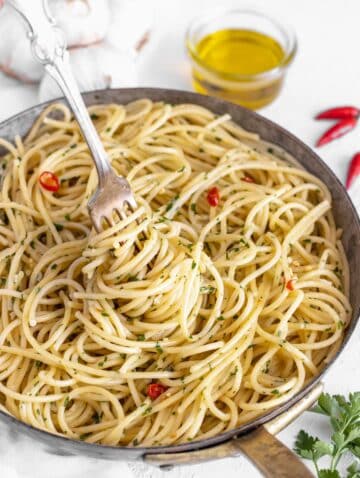 Spaghetti Aglio e Olio - The Plant Based School