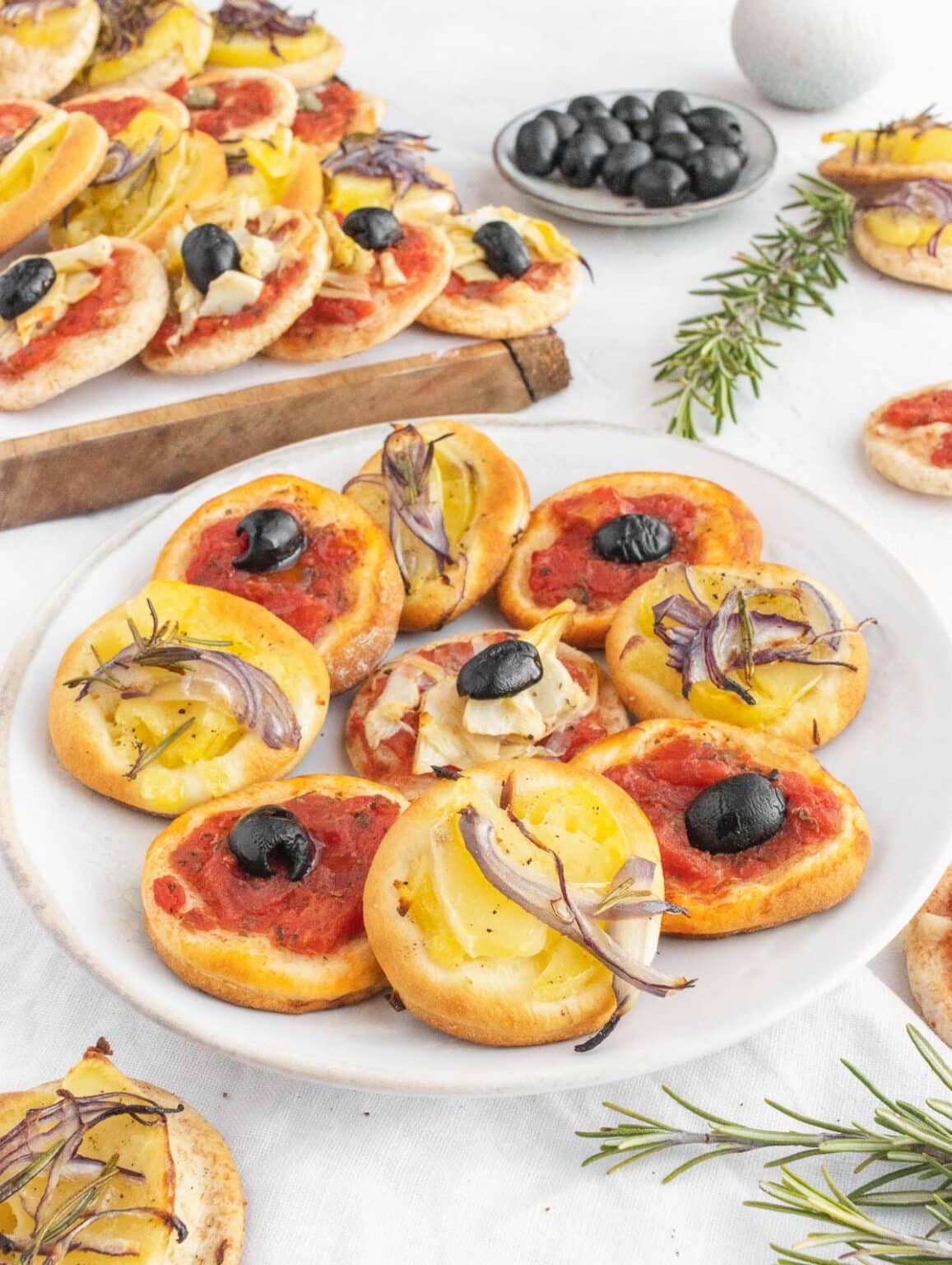 Mini pizzas - Fun and crunchy pizza biscuits - Plant Based School