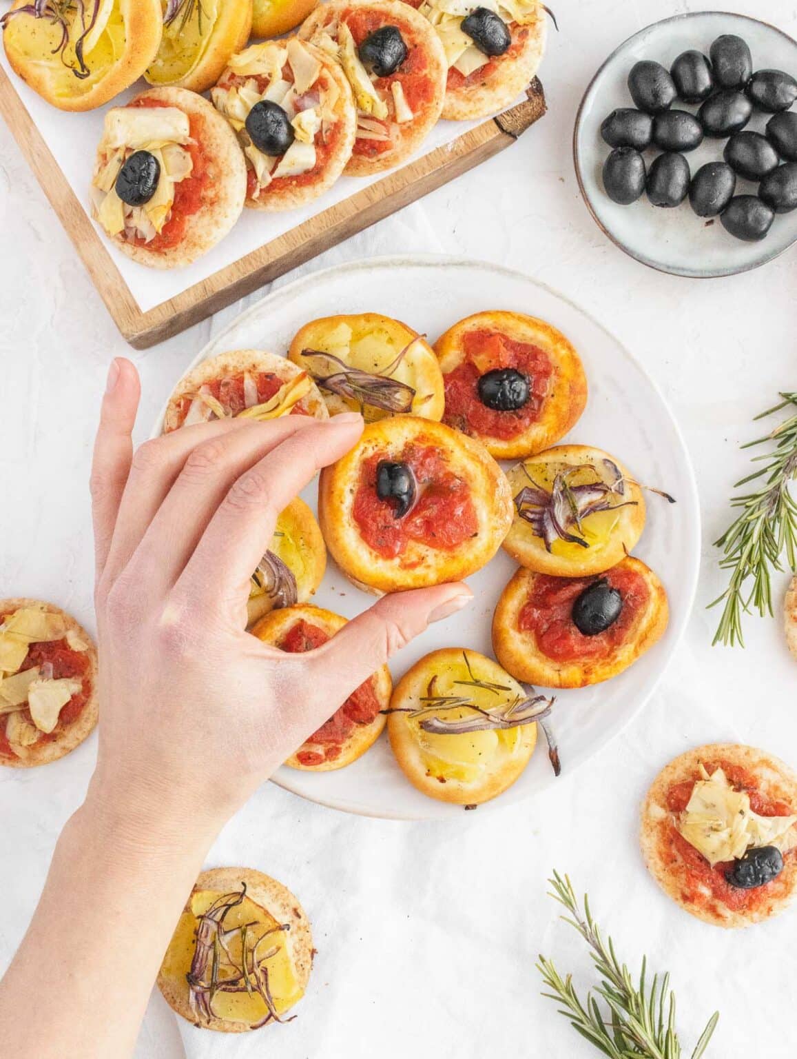 Mini pizzas - Fun and crunchy pizza biscuits - The Plant Based School