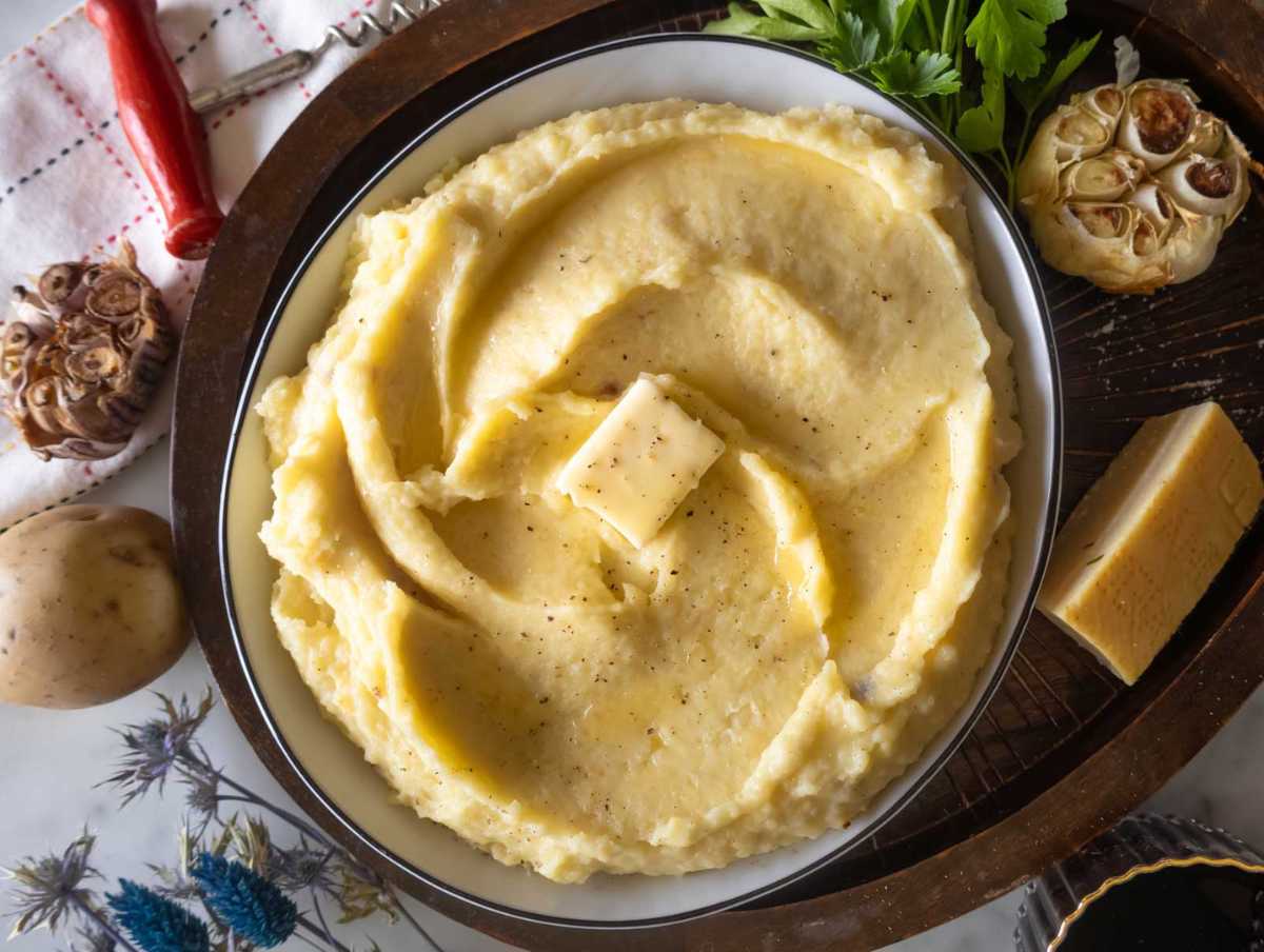 Garlic Mashed Potatoes - The Plant Based School