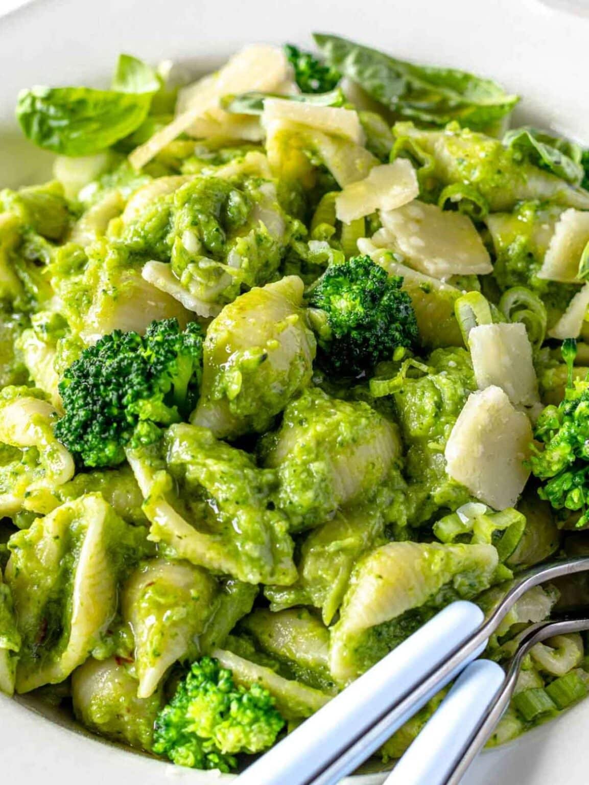 Smashed Broccoli Pasta (Healthy Mediterranean Recipe) - The Plant Based ...